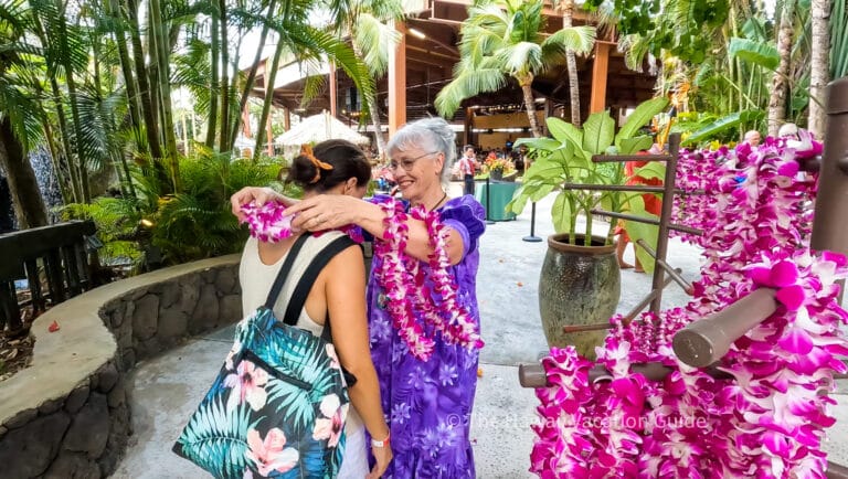 Best Hawaii Lei Greeting at Honolulu Airport & All the Islands (+ lei ...